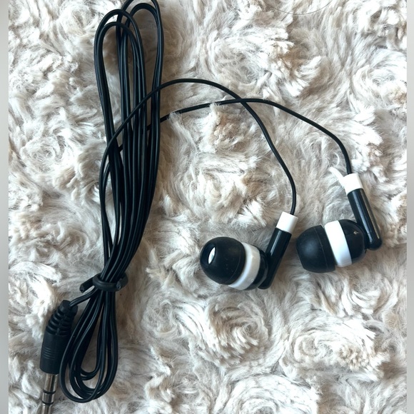 Headphones | Earbud Headphones Set Of 13 | Poshmark